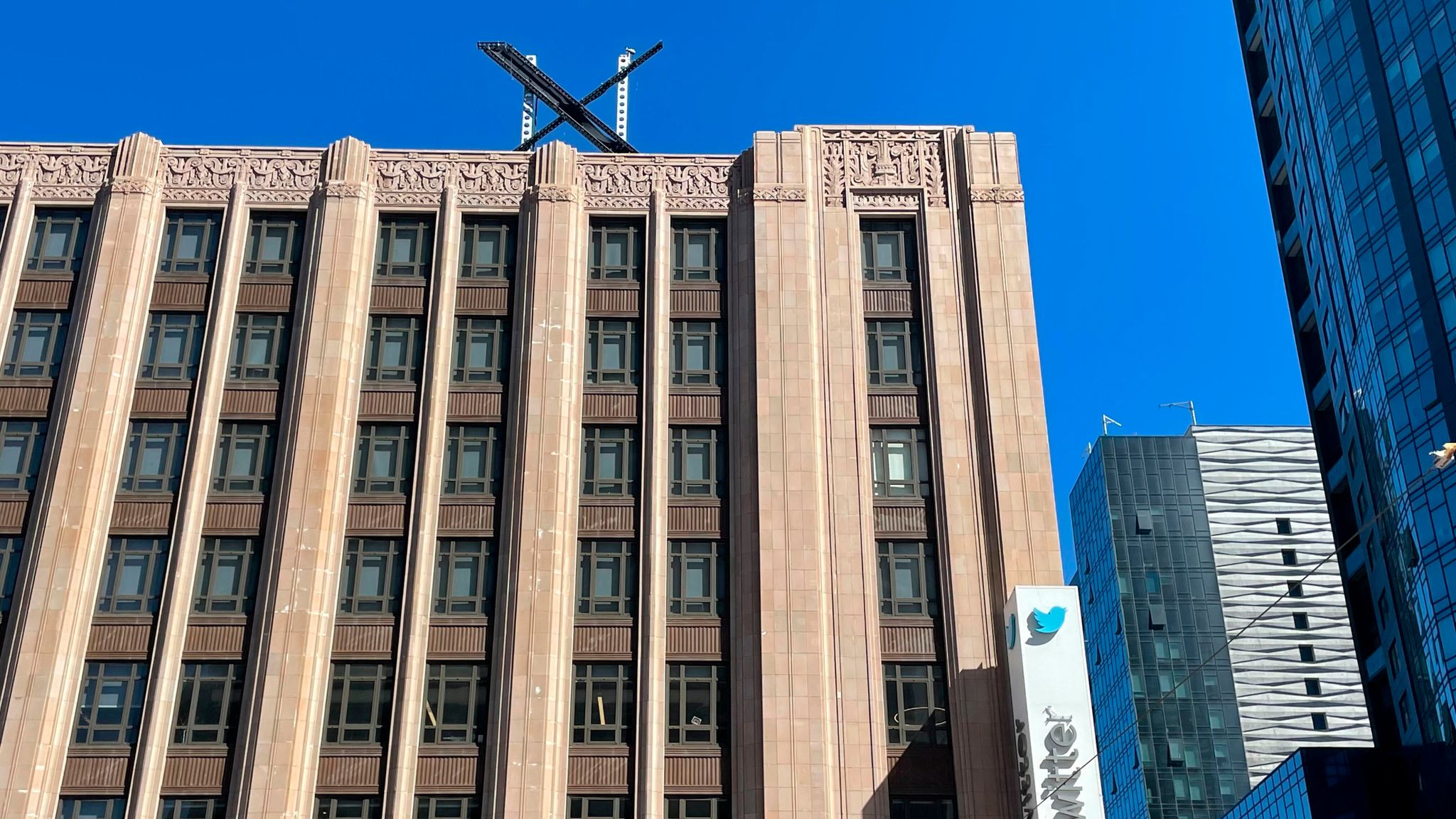 Elon Musk's giant flashing X on Twitter headquarters sparks ...