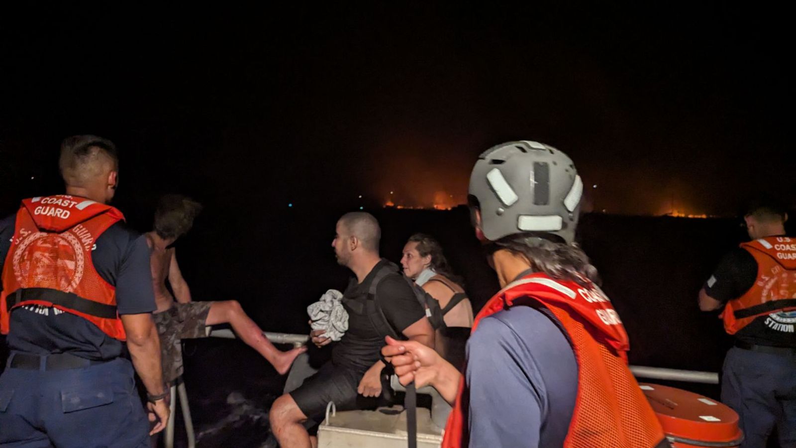 Hawaii wildfires: 'Jump in the water during a hurricane, or burn ...