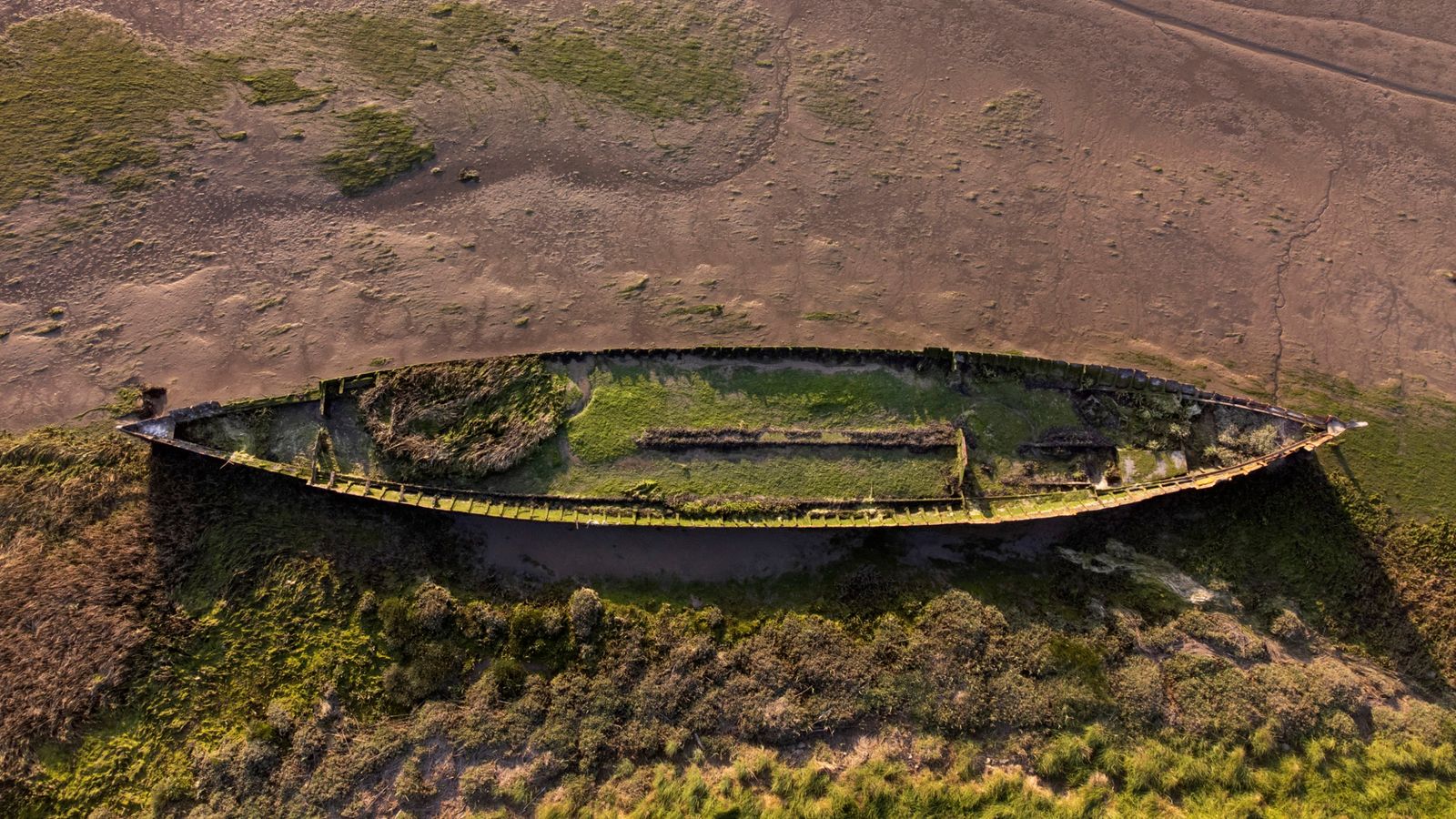 'Ghostly' remains of historic ship designed by Cutty Sark shipbuilder ...