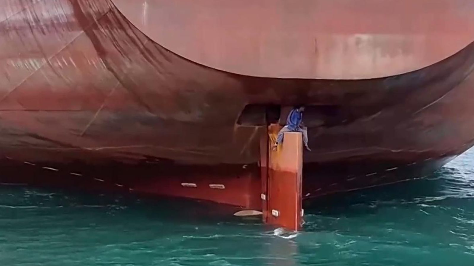 Four Nigerian stowaways travel 3,500 miles of ocean in tiny space above ...