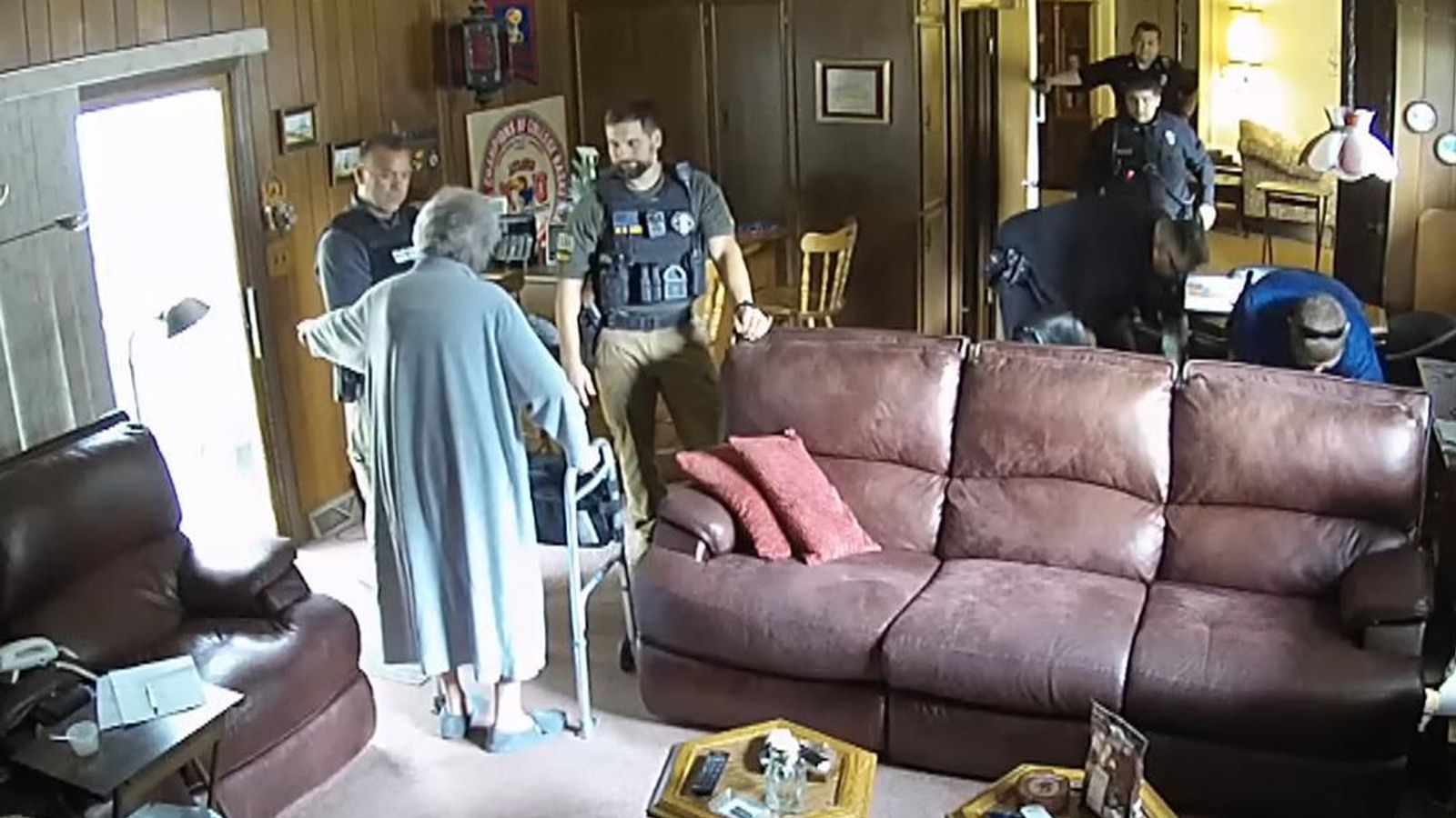 Moment 98-year-old newspaper co-owner confronts police during raid ...