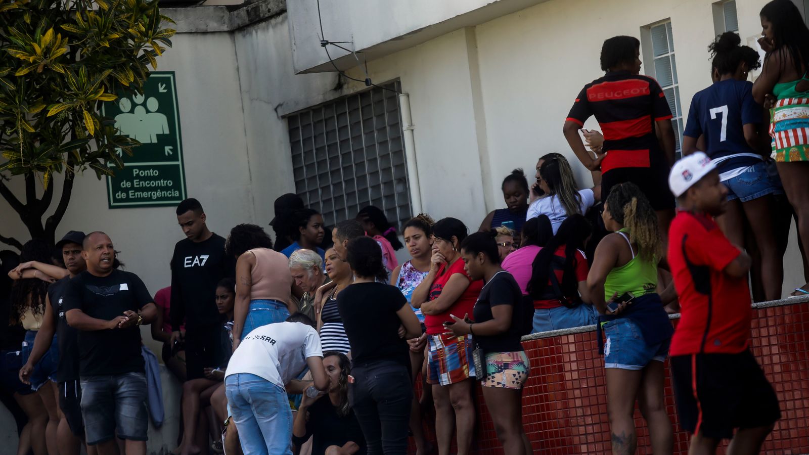 Brazil police raids: Dozens of people killed amid crackdown on gangs ...