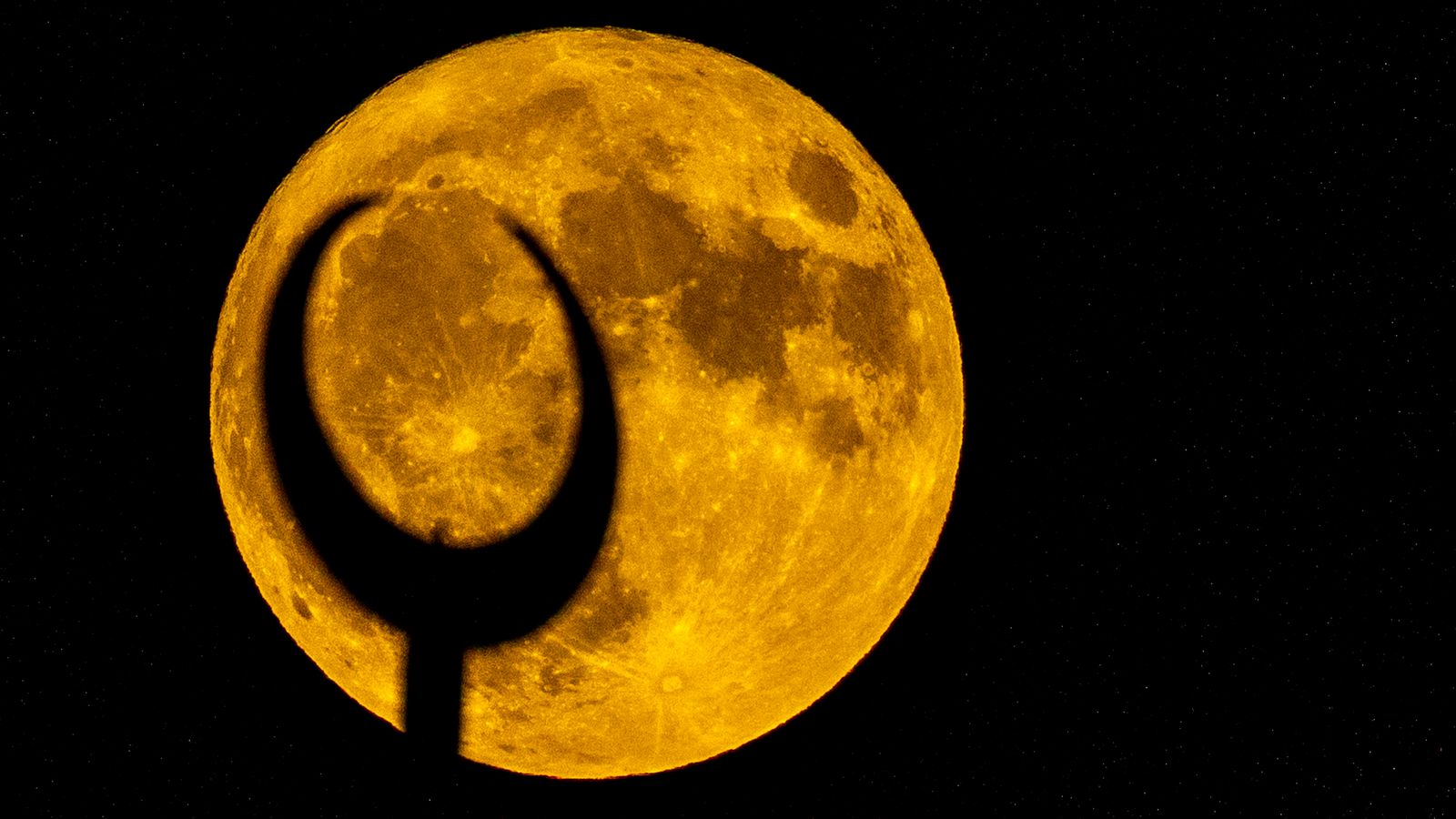Supermoon: Pictures from around the world as full moon nears its ...