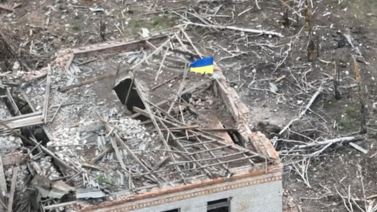 Ukrainian forces raise national flag over Robotyne village in ...