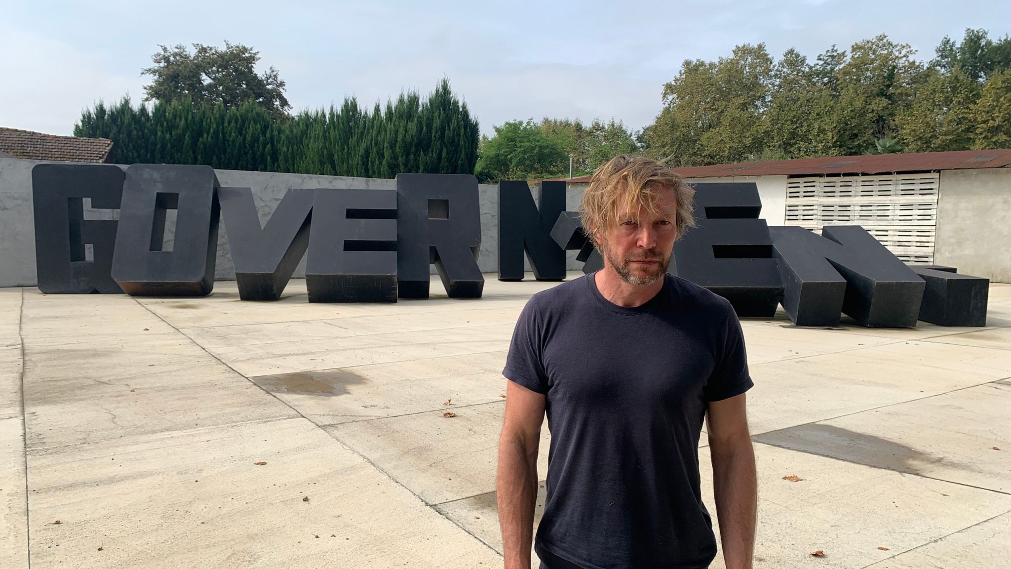 Julian Assange: Artist's threat to destroy Picasso and Warhol ...