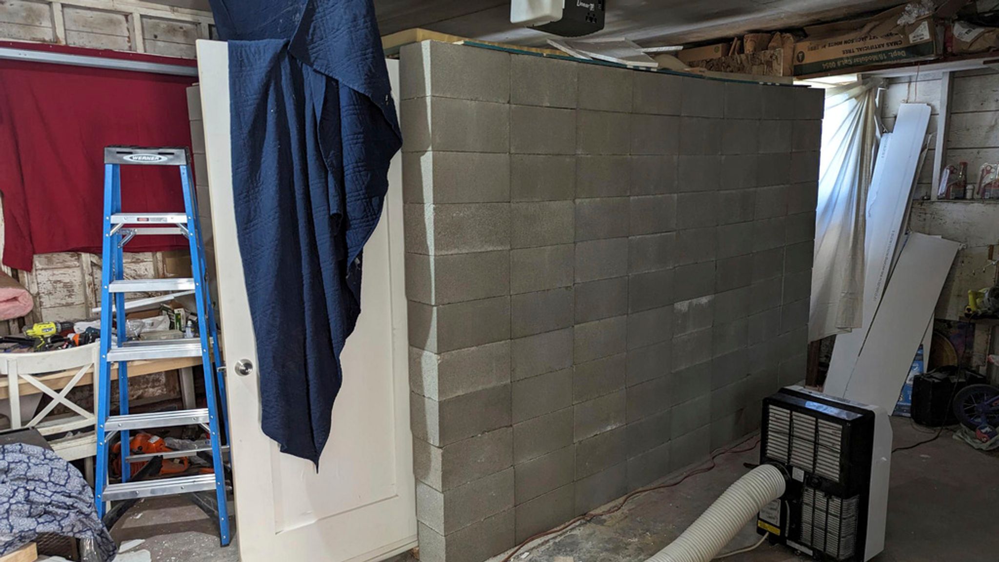 Oregon: Woman punched her way out of garage cell after being kidnapped ...