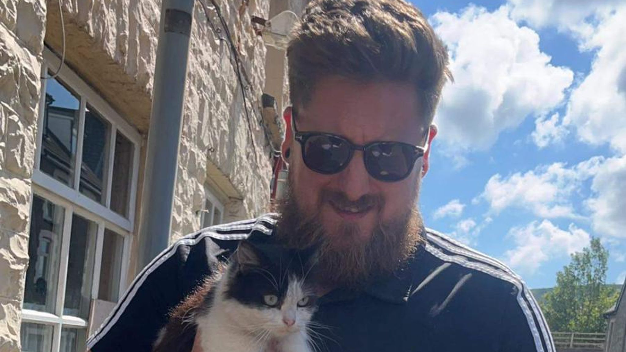 Cat travels 'over 500 miles' trapped in Welsh taxi's grille for days ...