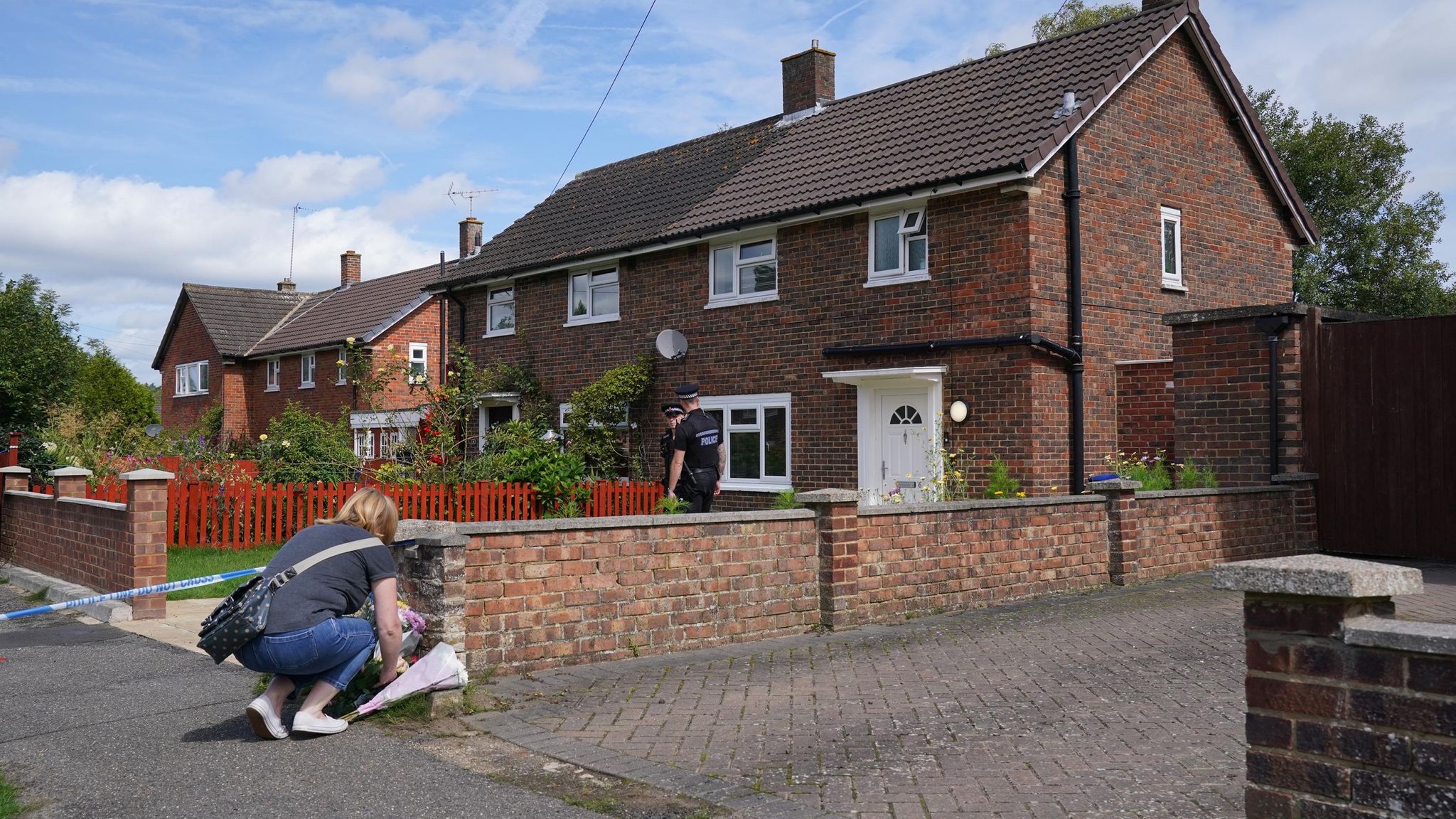 Woking murder investigation: Three sought over death of girl, 10, have ...