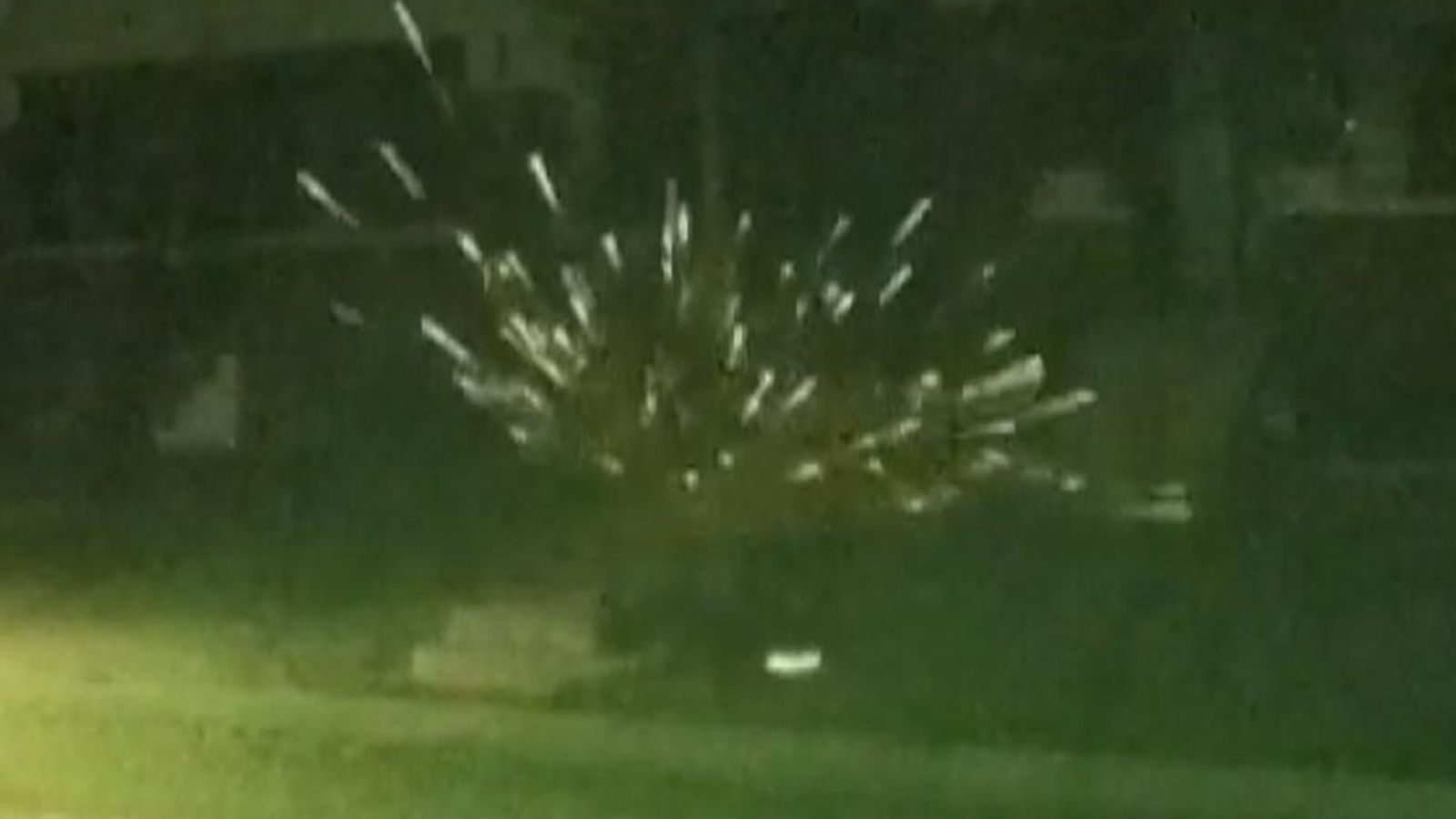 Kentucky: Police officer showered in bullets as he chases suspects on ...