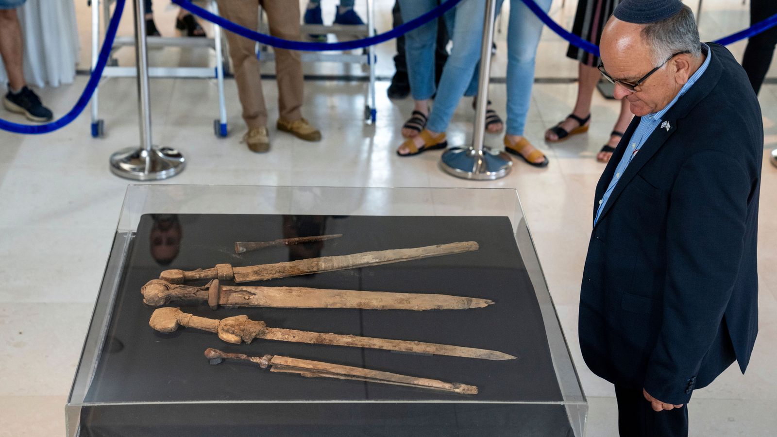 Four 1,900-year-old Roman swords found in incredible Dead Sea cave ...