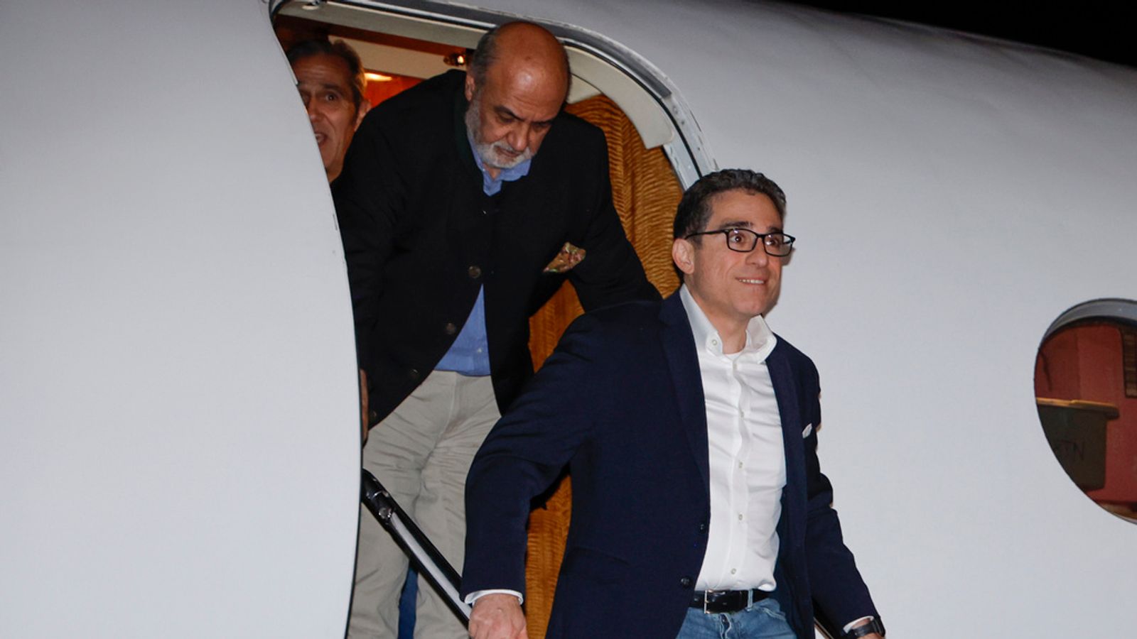 'Freedom!': Briton and four Americans released in Iran prisoner swap arrive in US | World News ...