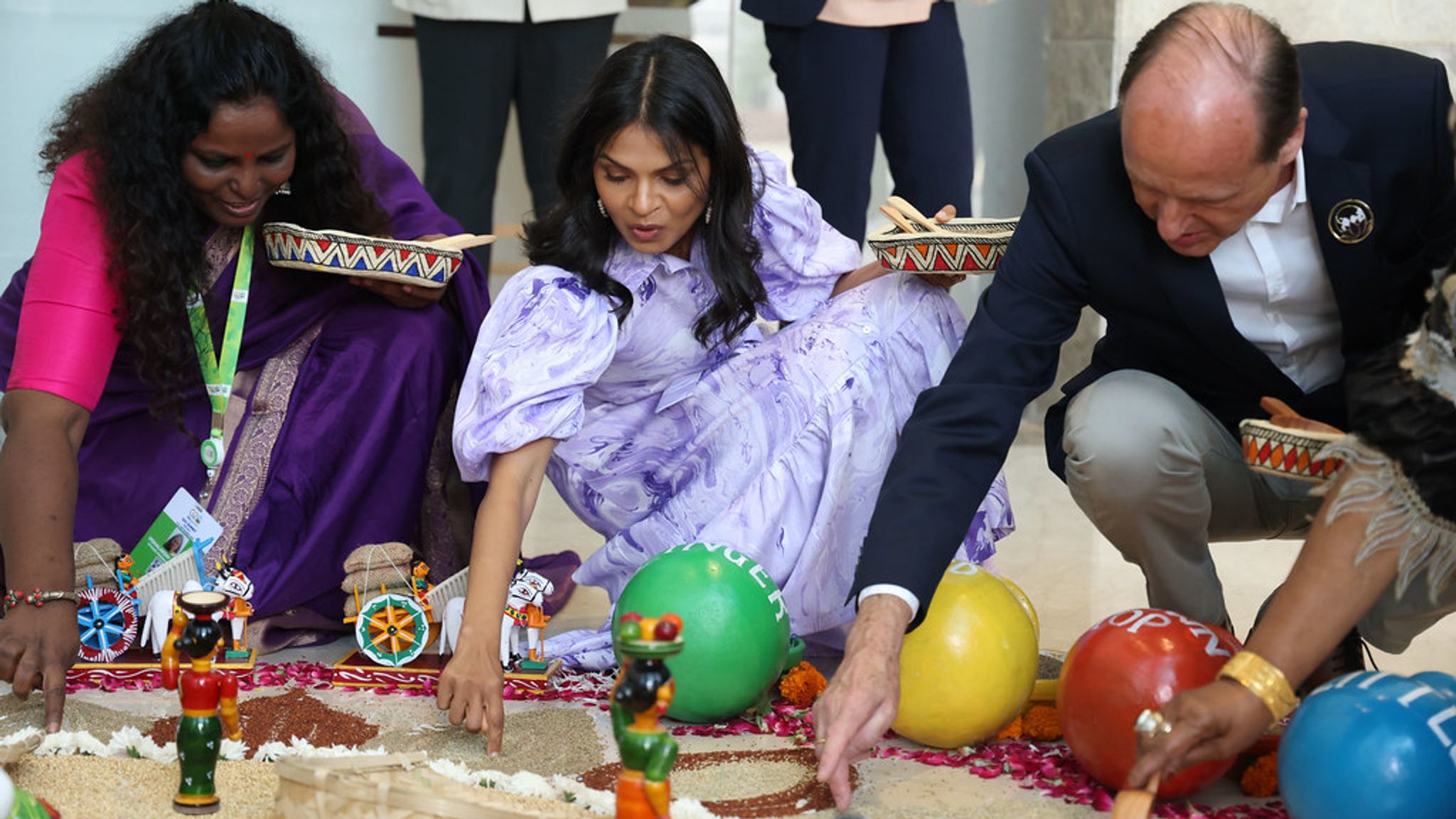 G20: Rishi Sunak meets Narendra Modi for trade talks - and is ...