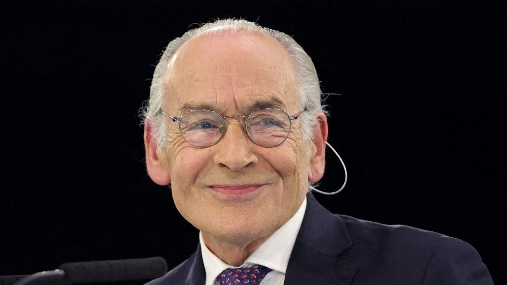 Alastair Stewart: TV star reveals dementia diagnosis | Ents & Arts News ...