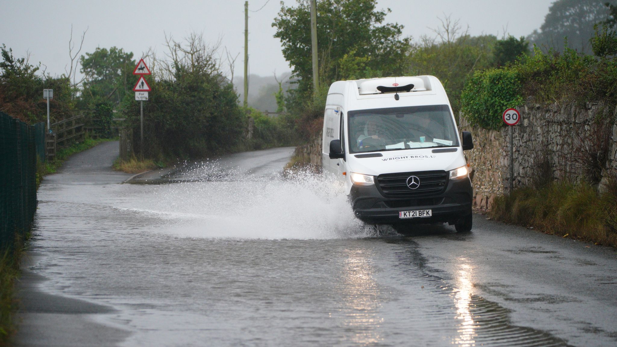 UK weather: New warning for heavy rainfall in parts of England amid ...