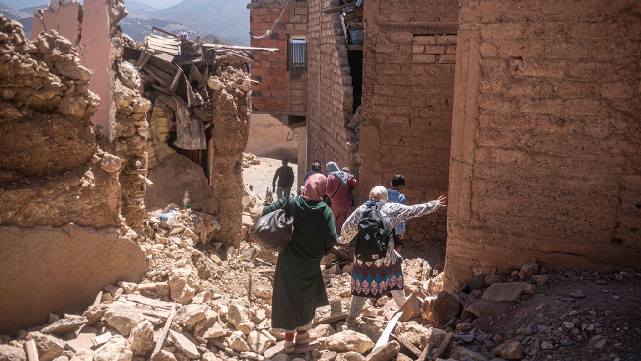 Morocco earthquake: Number of dead rises to 2,000 with more than 1,400 ...