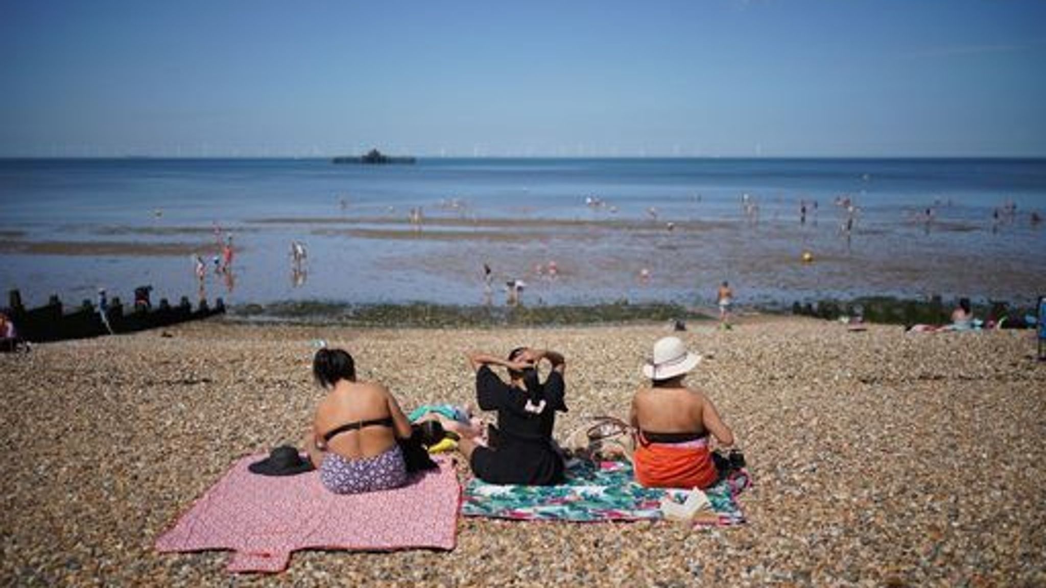 Hottest day of the year forecast for this weekend - how warm will it ...