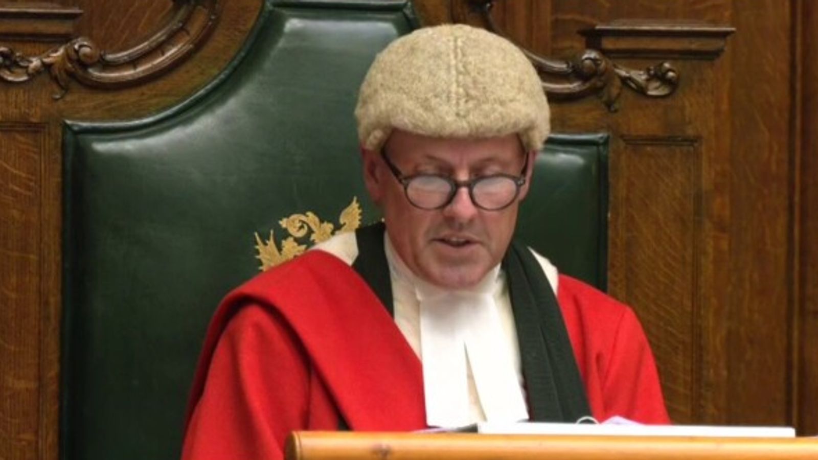 Intruder caught with loaded crossbow in late Queen assassination bid ...