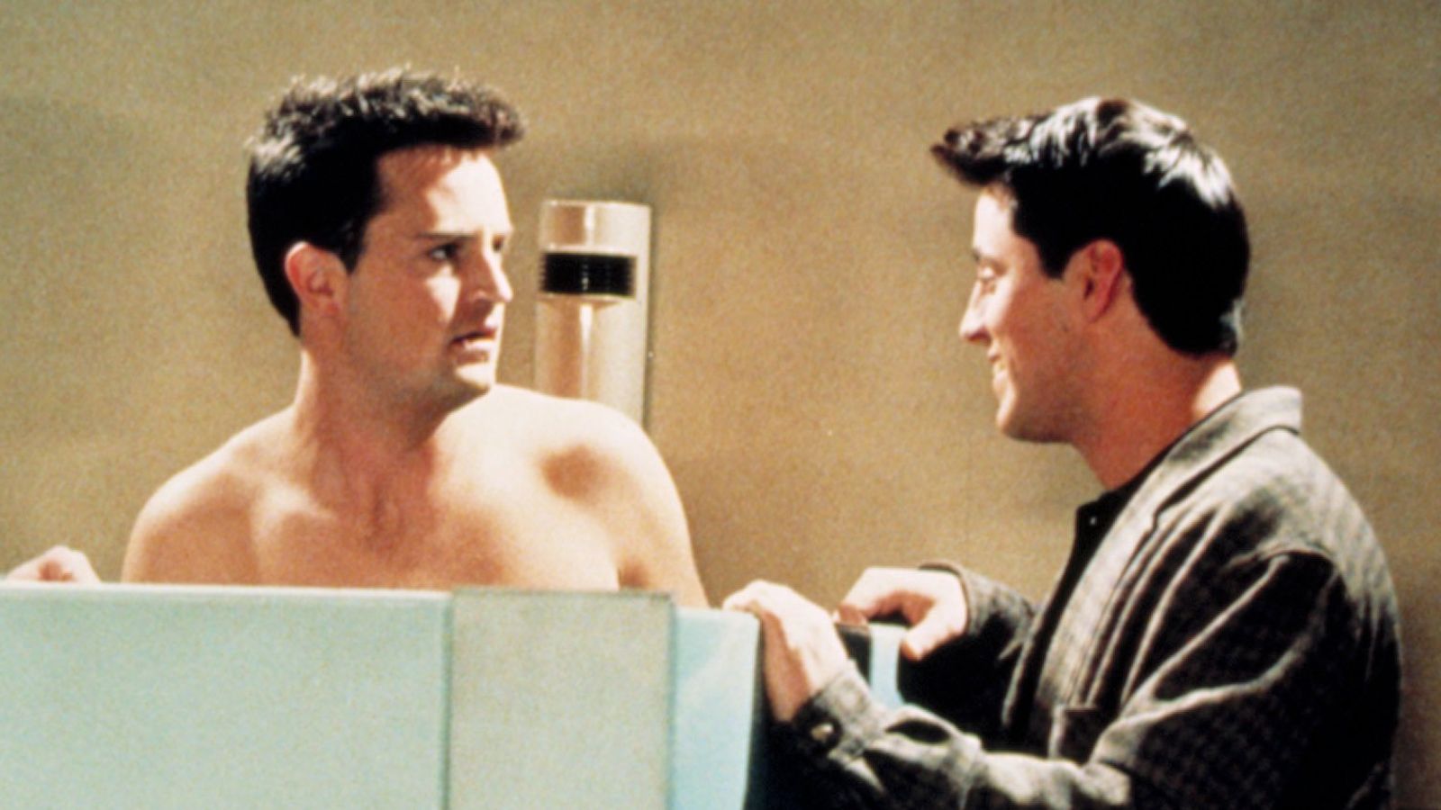 Chandler Bing's funniest jokes in Friends - including improvisations by ...