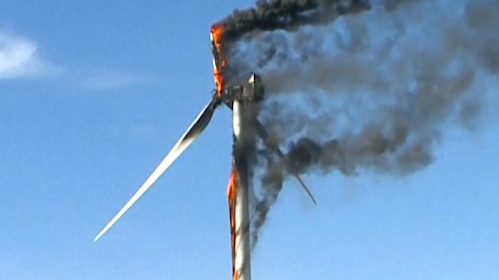 Iowa: Burning turbine sets fire to ground | US News | Sky News