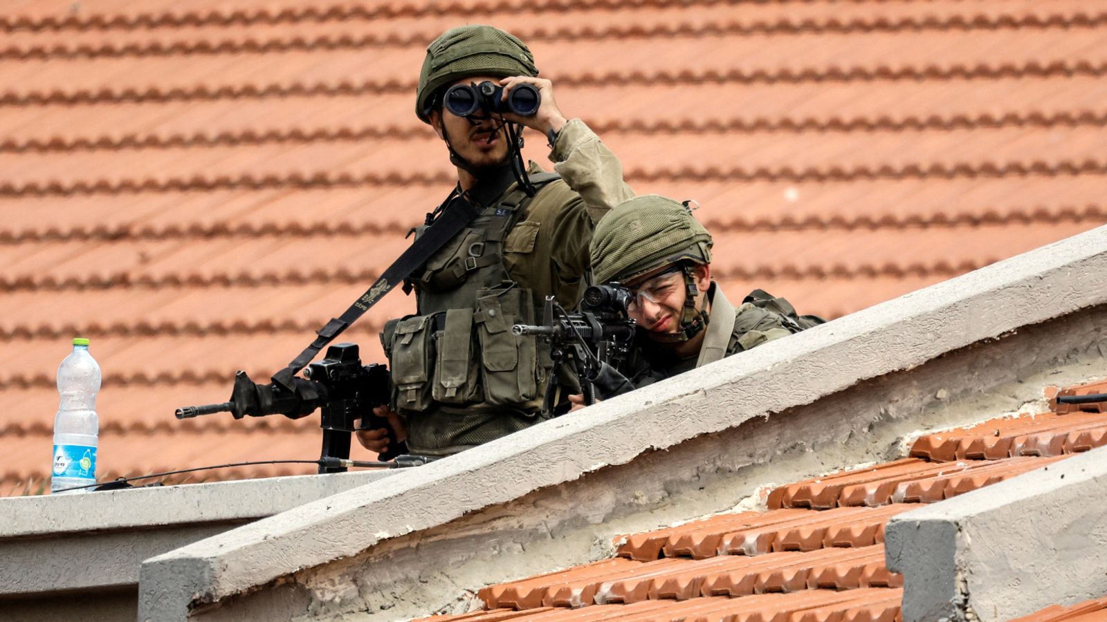 Fauda star Lior Raz heads to Israel warzone to rescue families from ...