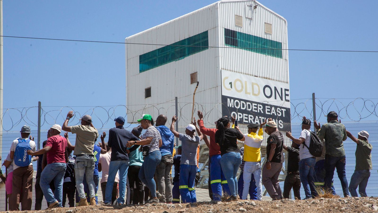 More than 500 people 'being held hostage' in South Africa gold mine ...