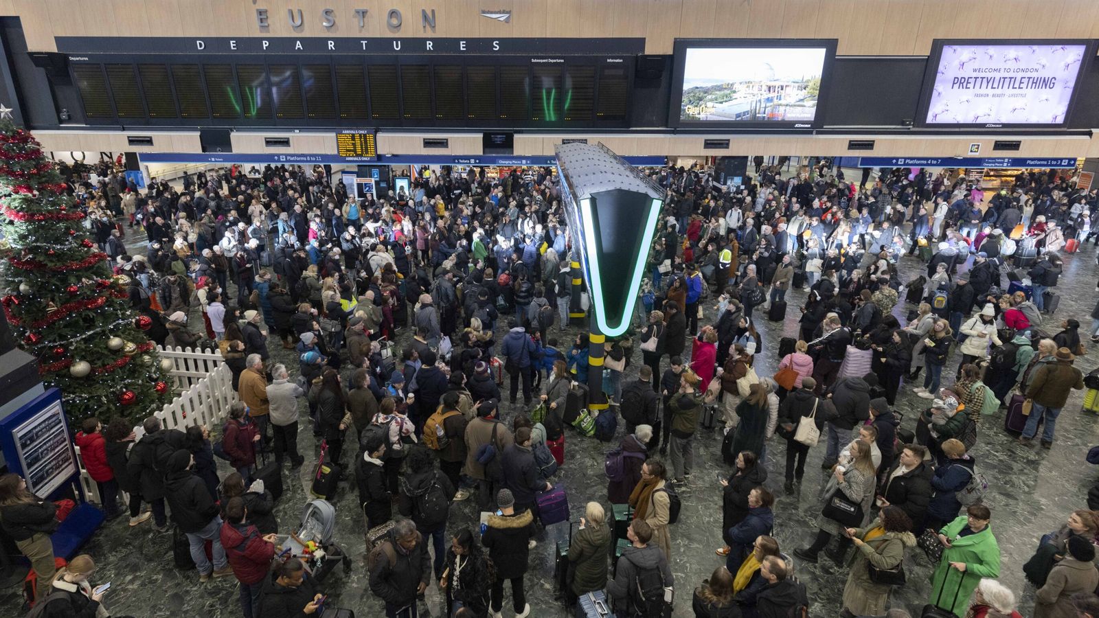 Network Rail failing to stop 'unacceptable' overcrowding at Euston ...