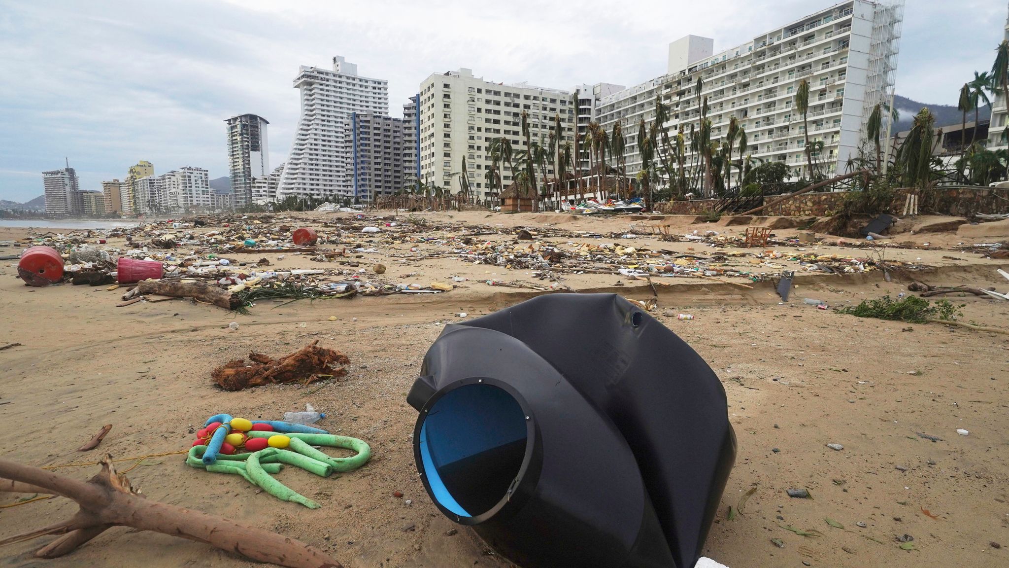 Hurricane Otis: 27 dead and four missing after 165mph winds hit Mexico ...