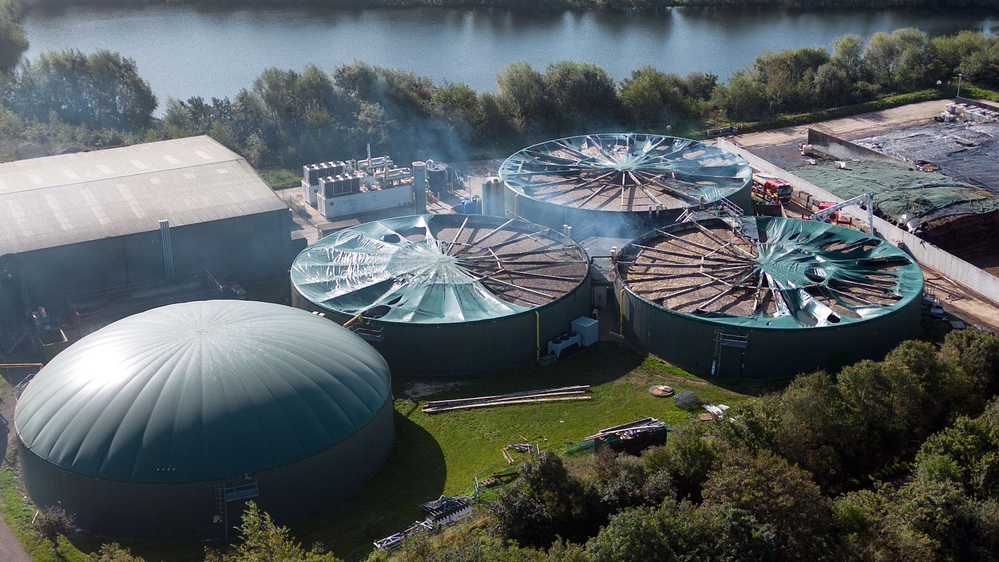 Oxfordshire explosion: New pictures show damage caused by lightning ...