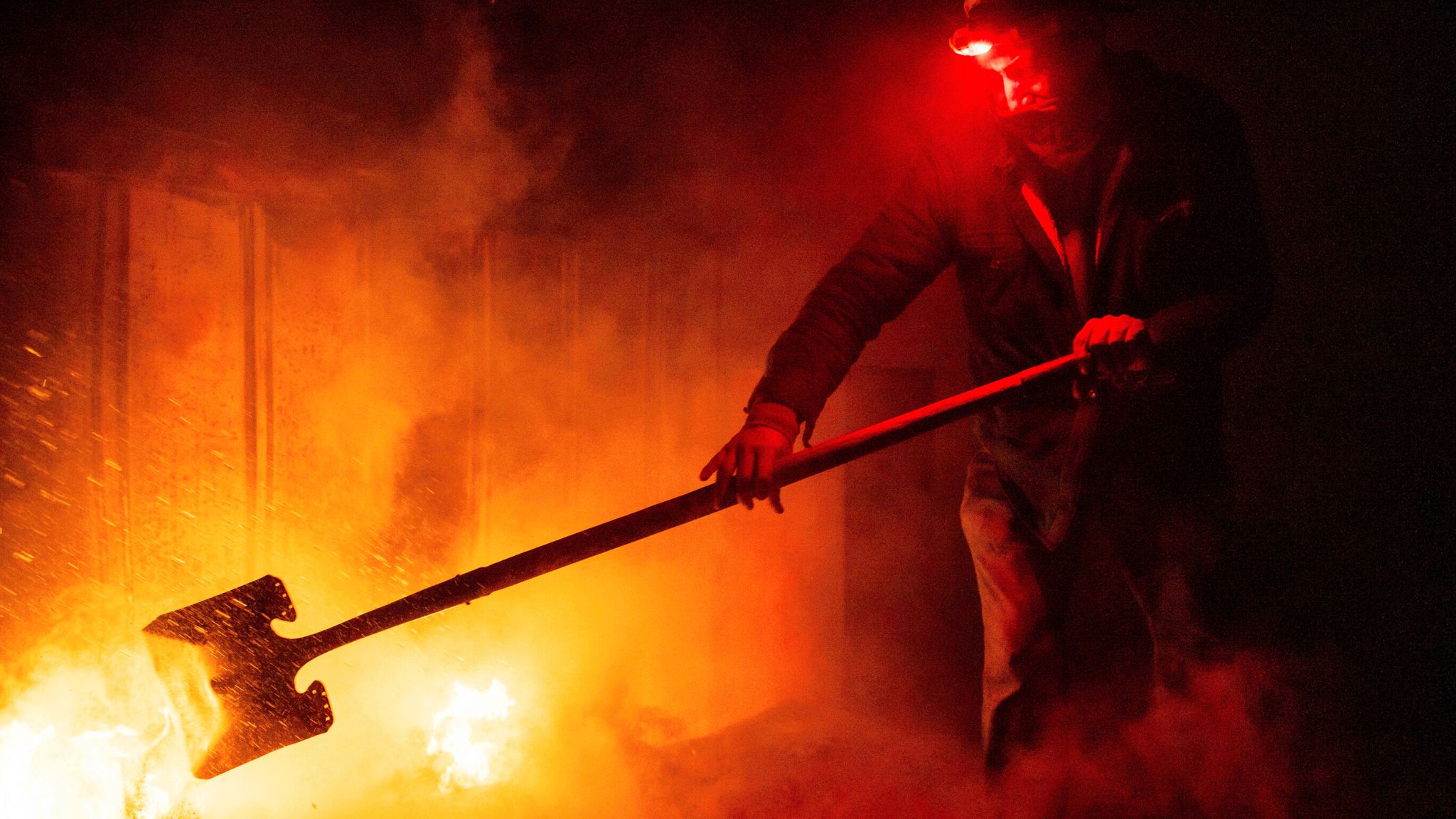 Wildfire forces thousands to flee their homes in California | US News ...