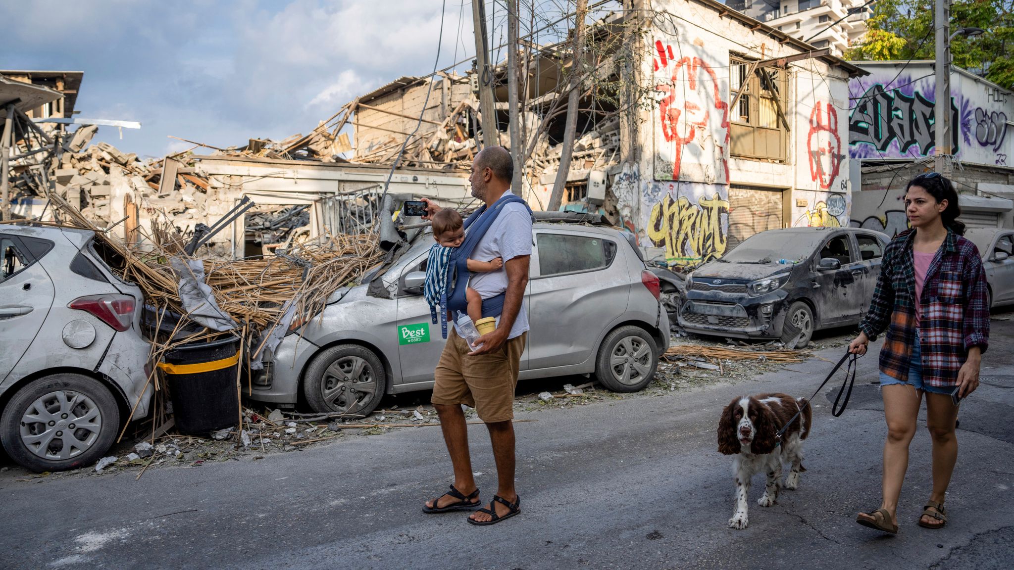 'Up to 700' Israelis dead in Hamas attacks as 'dozens' of warplanes ...