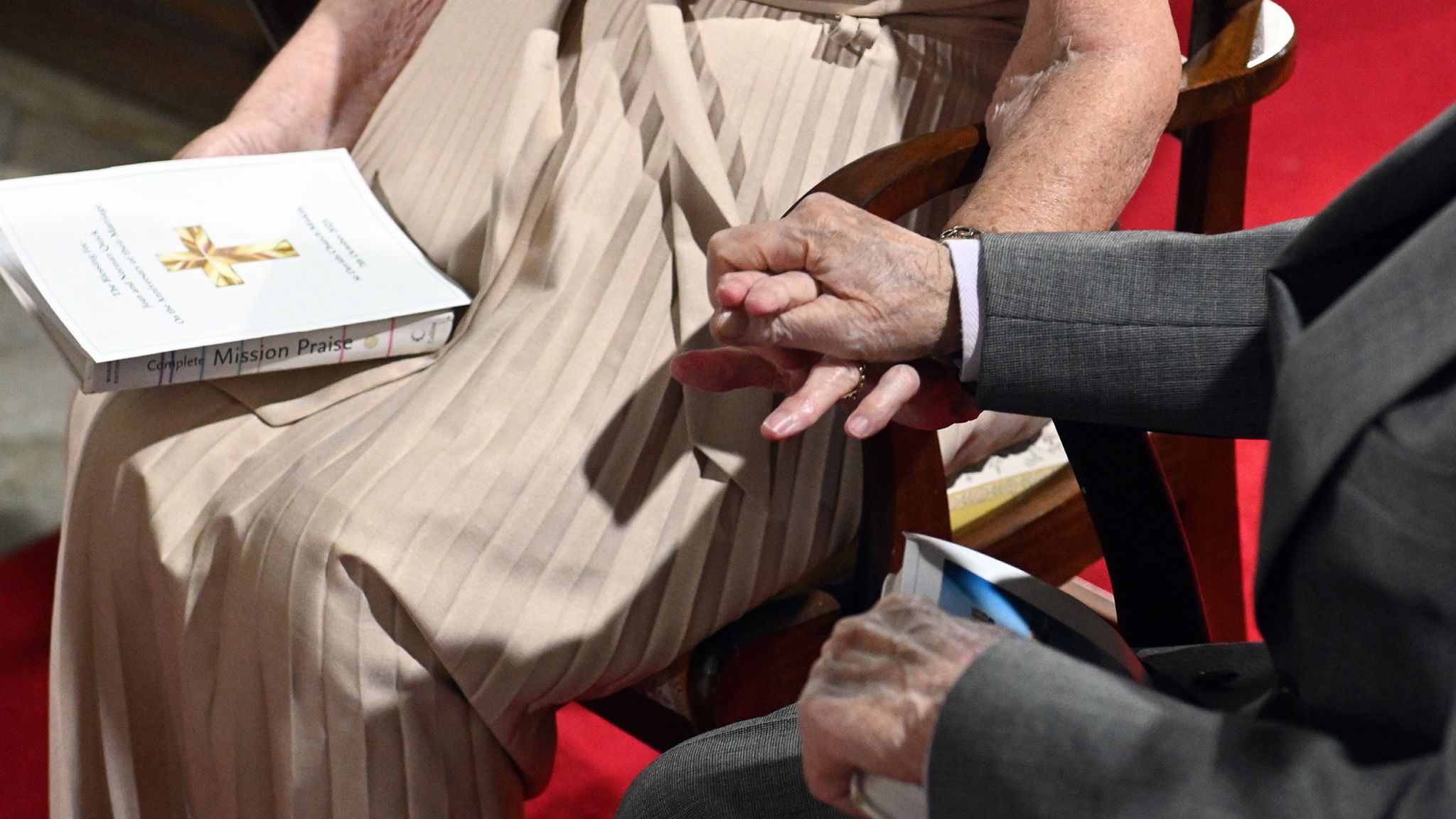 Couple in their 90s who met as teens renew wedding vows | UK News | Sky ...