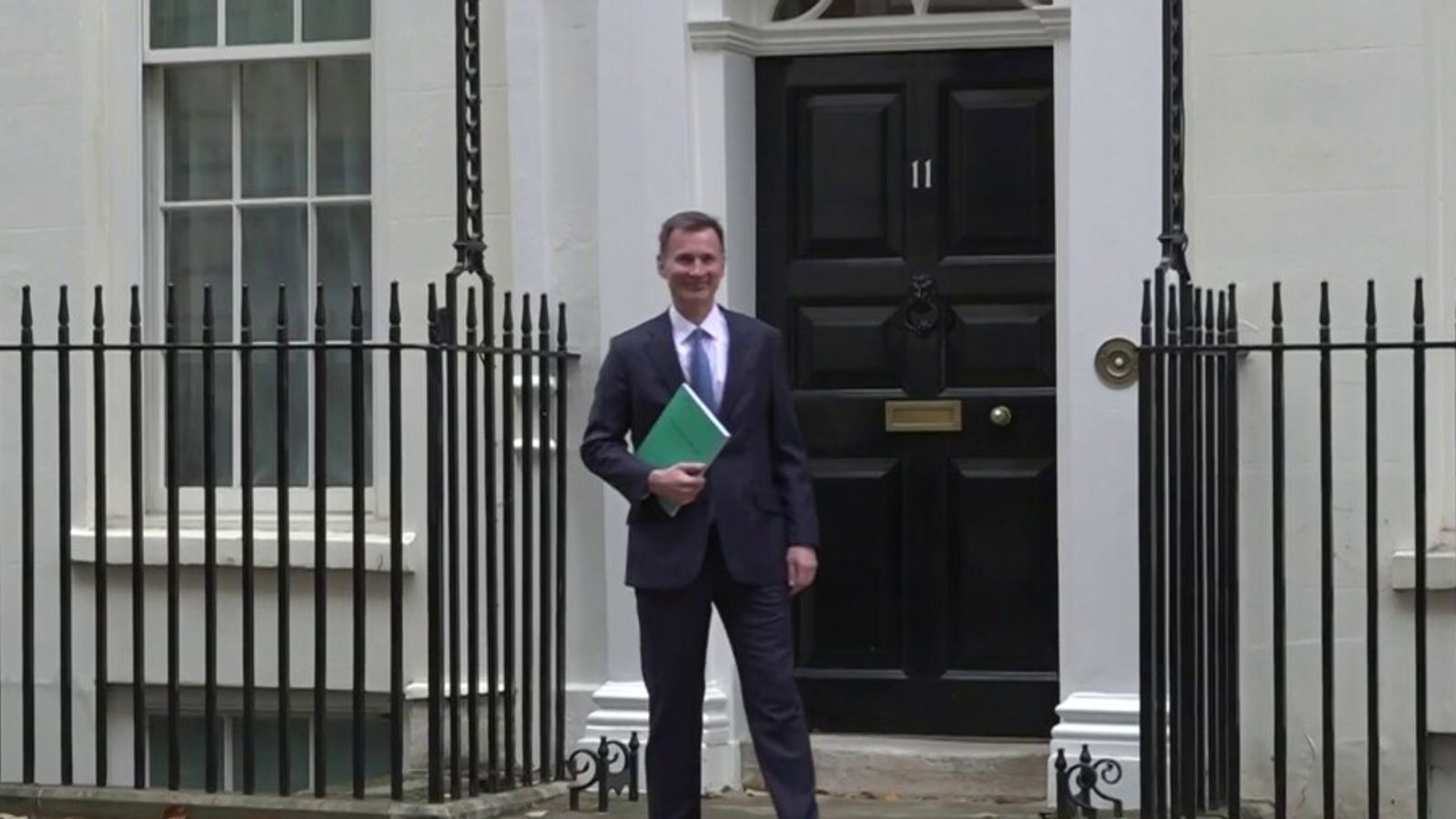 Autumn statement: Jeremy Hunt leaves Downing Street ahead of speech ...
