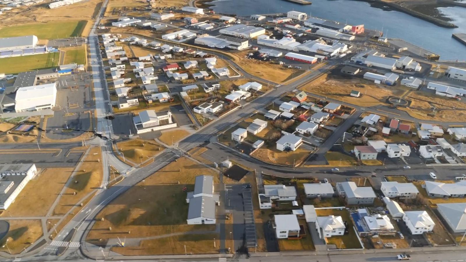 Iceland: Deserted town of Grindavik 'looks like disaster movie set' as ...