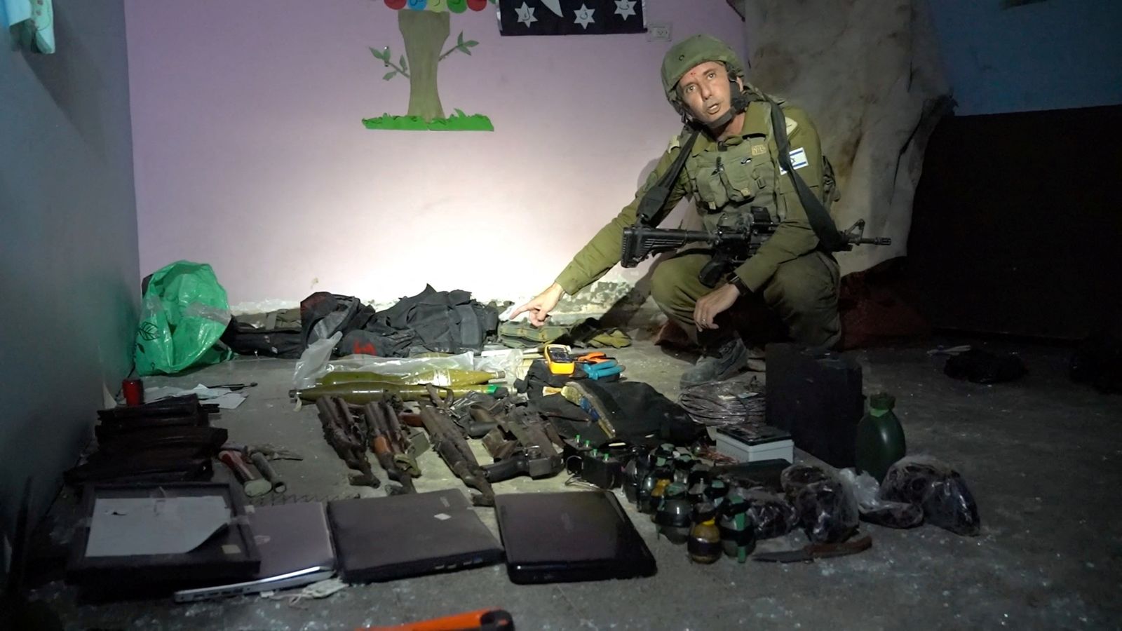 Israel-Hamas war: Fighting continues around hospitals as IDF pledges ...