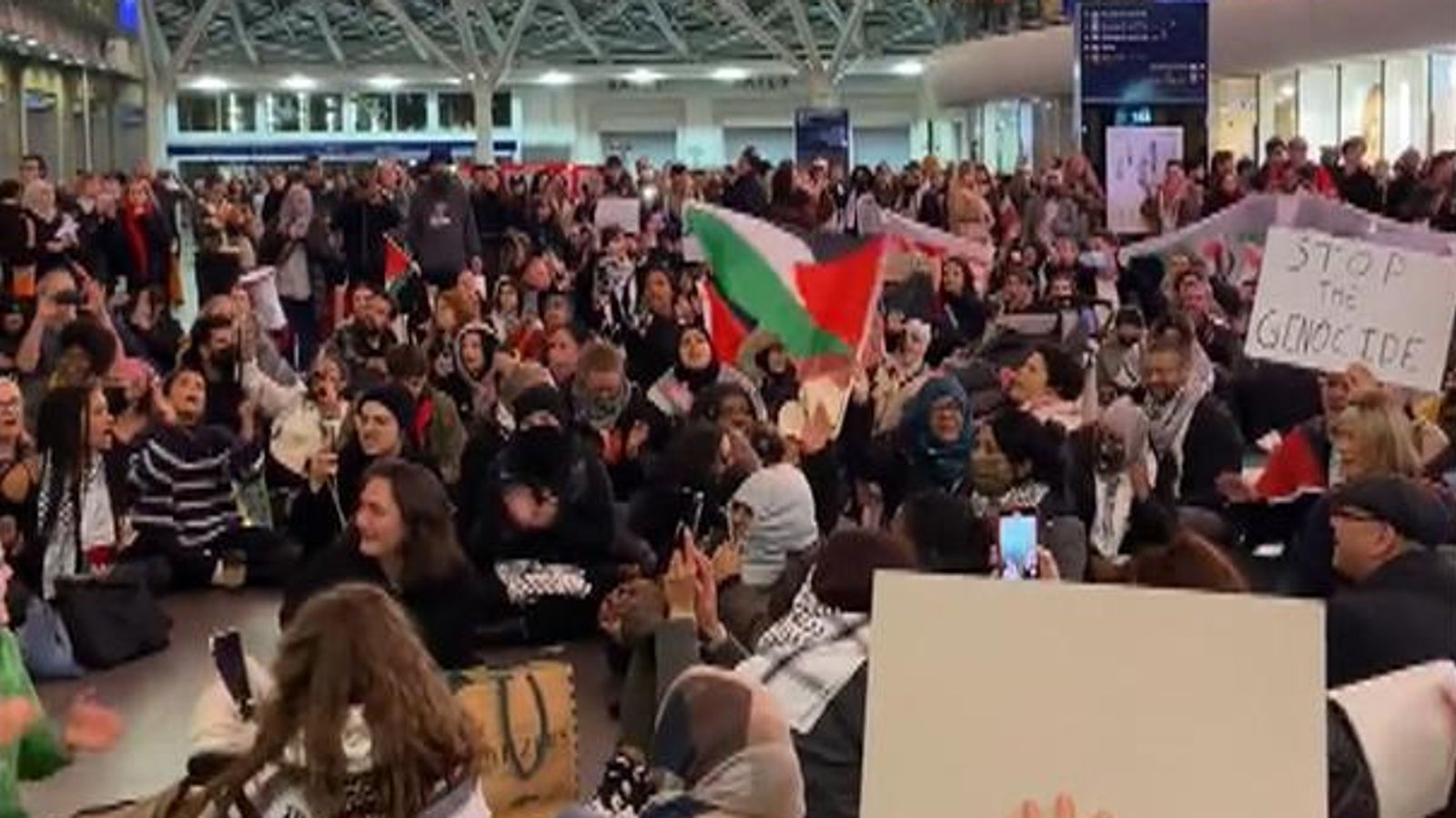 Israel-Hamas war: Hundreds of protesters gather at King's Cross station ...