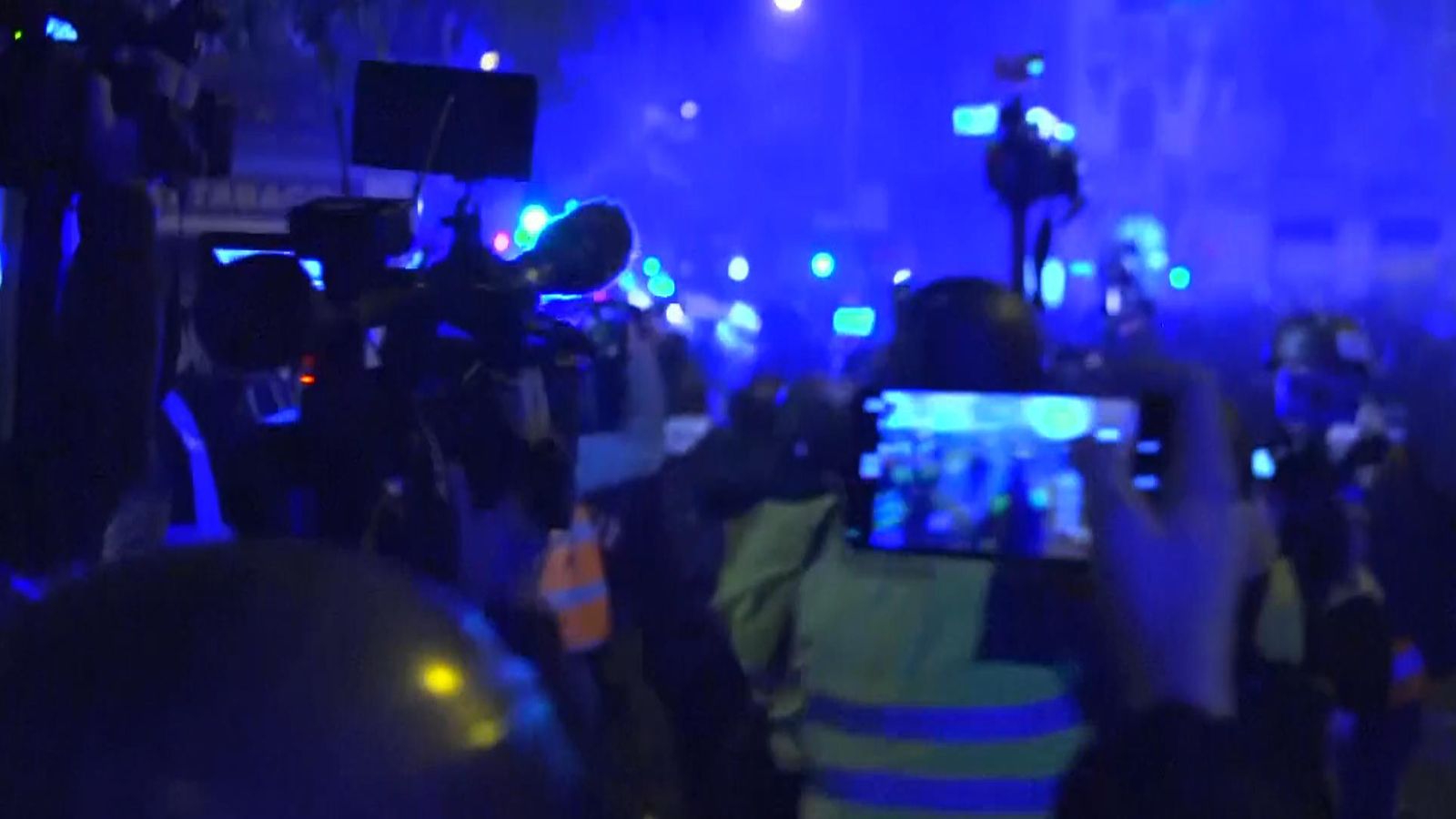 Spain: Thousands protest in Madrid against re-election of Pedro Sanchez ...