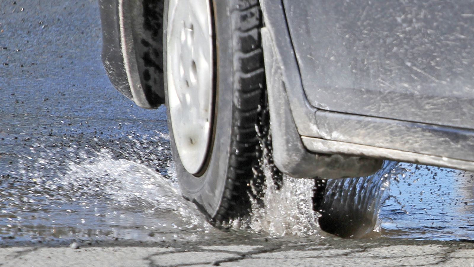 Drivers urged to avoid puddles on UK roads as pothole breakdowns hit ...