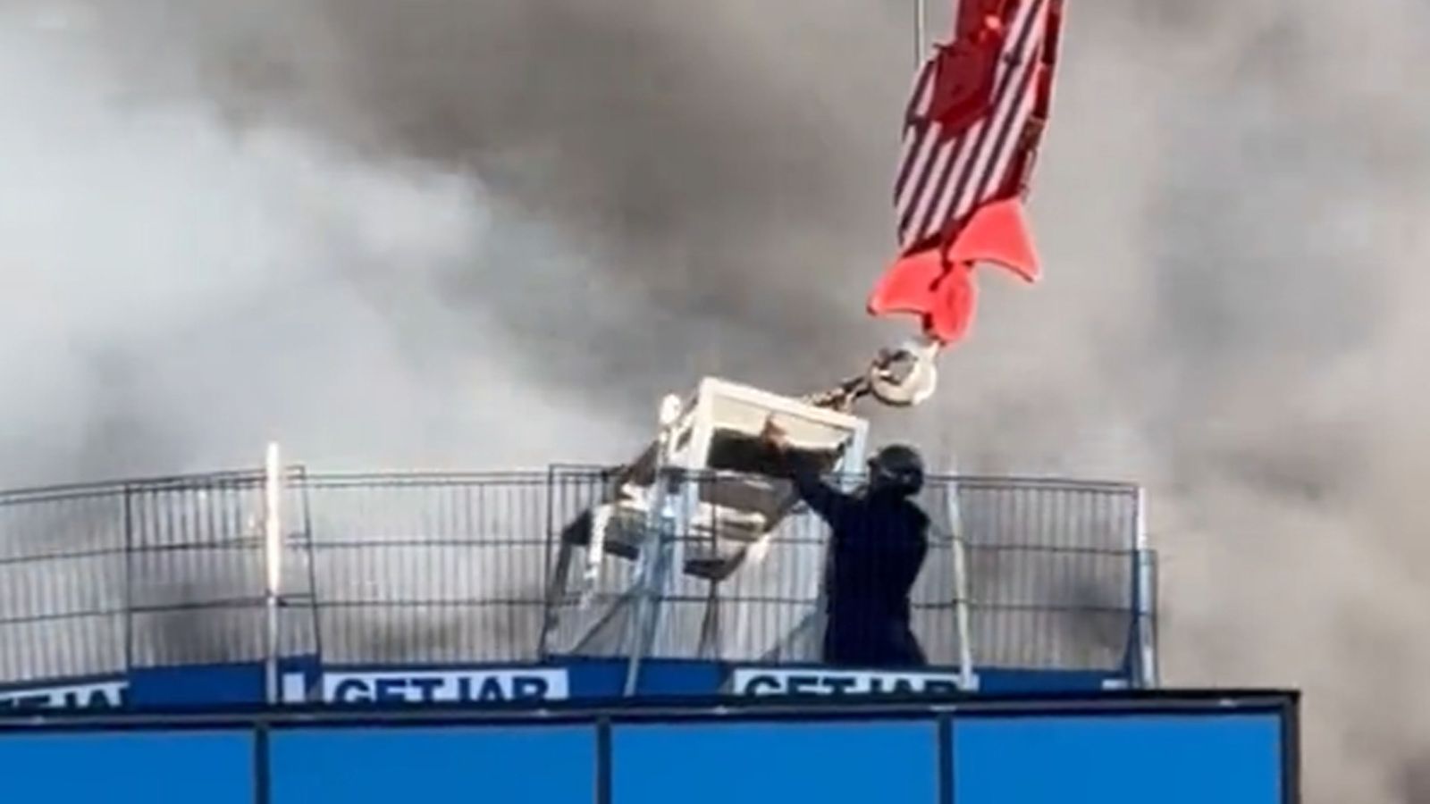 Reading: Hero crane operator was shaking after fire rescue - as 'beer ...