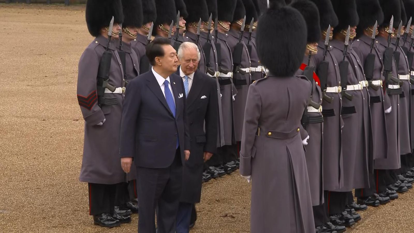 King and Queen roll out red carpet for South Korean president ahead of ...
