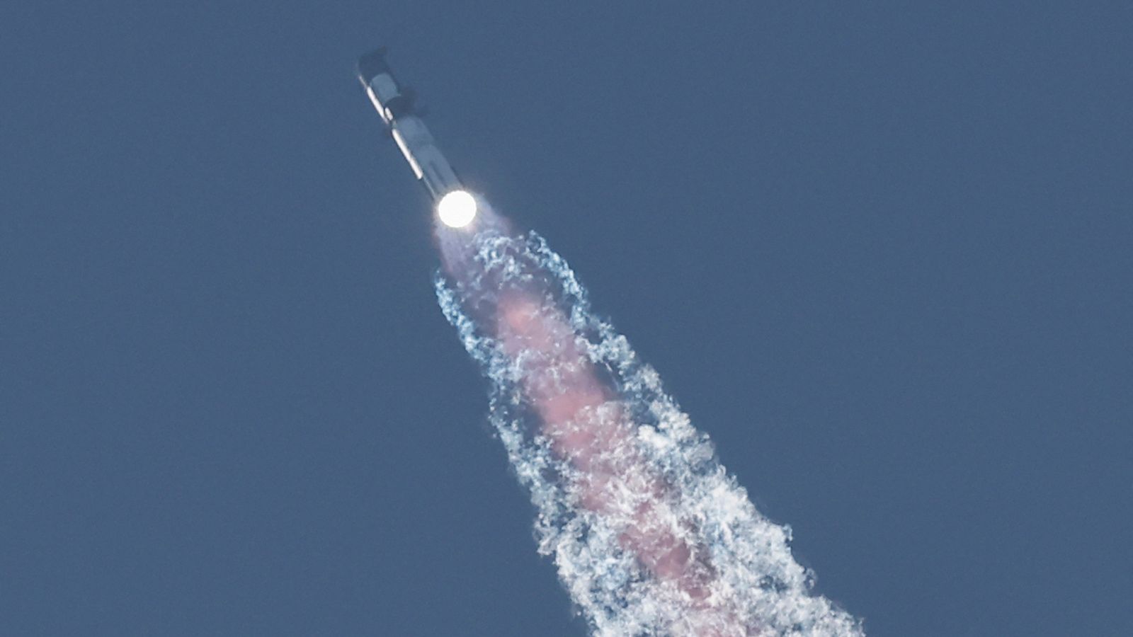 SpaceX loses contact with Starship mega rocket after explosions during ...