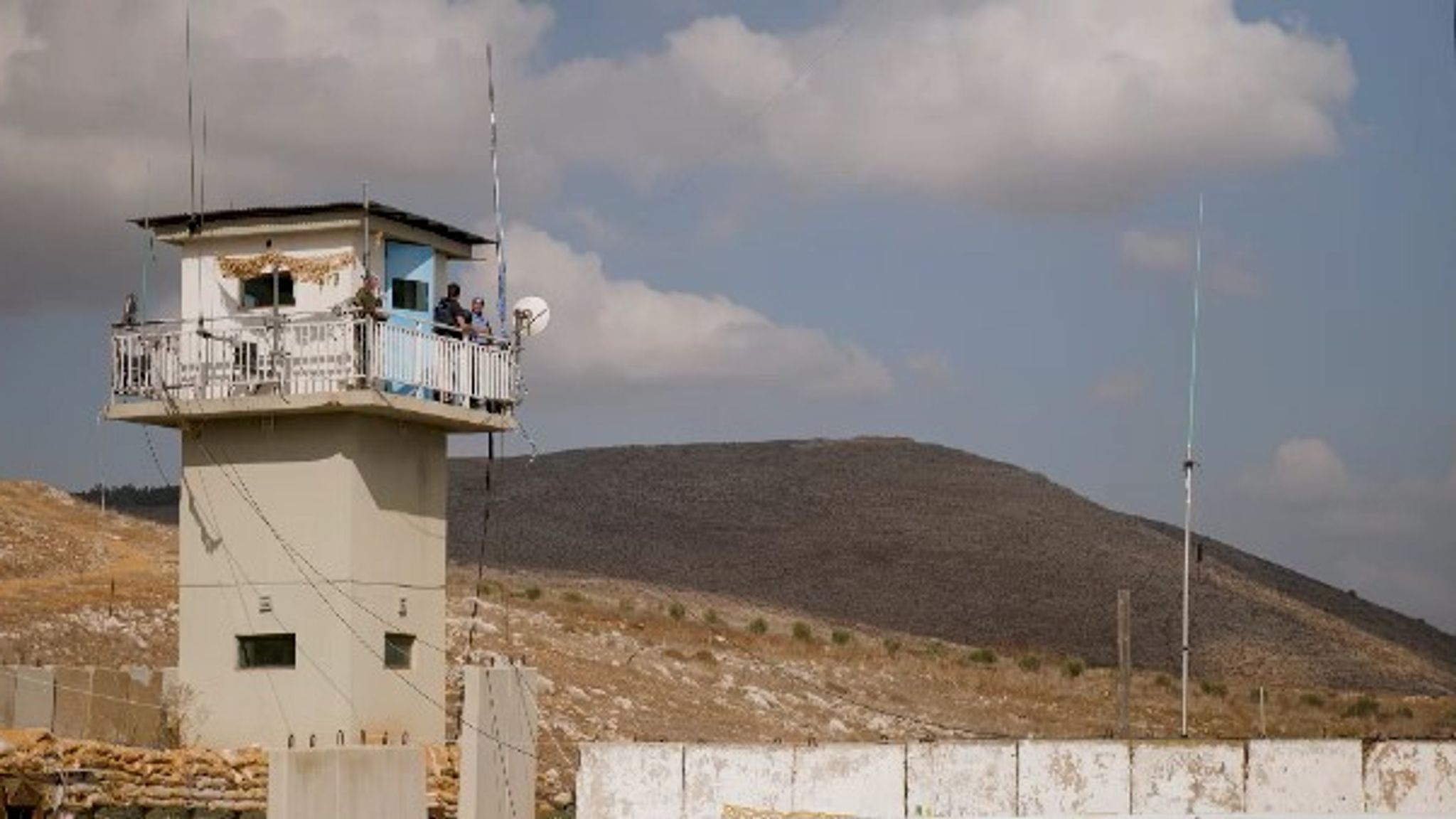The Irish soldiers trying to prevent 'all out war' on the border of ...