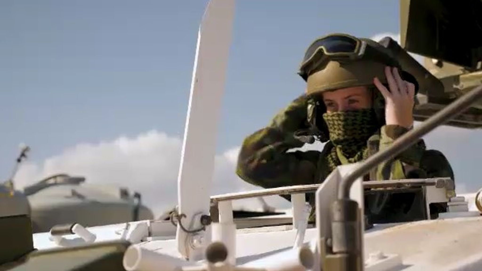 The Irish soldiers trying to prevent 'all out war' on the border of ...