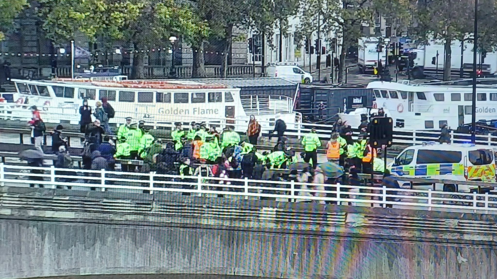Just Stop Oil activists 'block ambulance on blue lights' on Waterloo ...