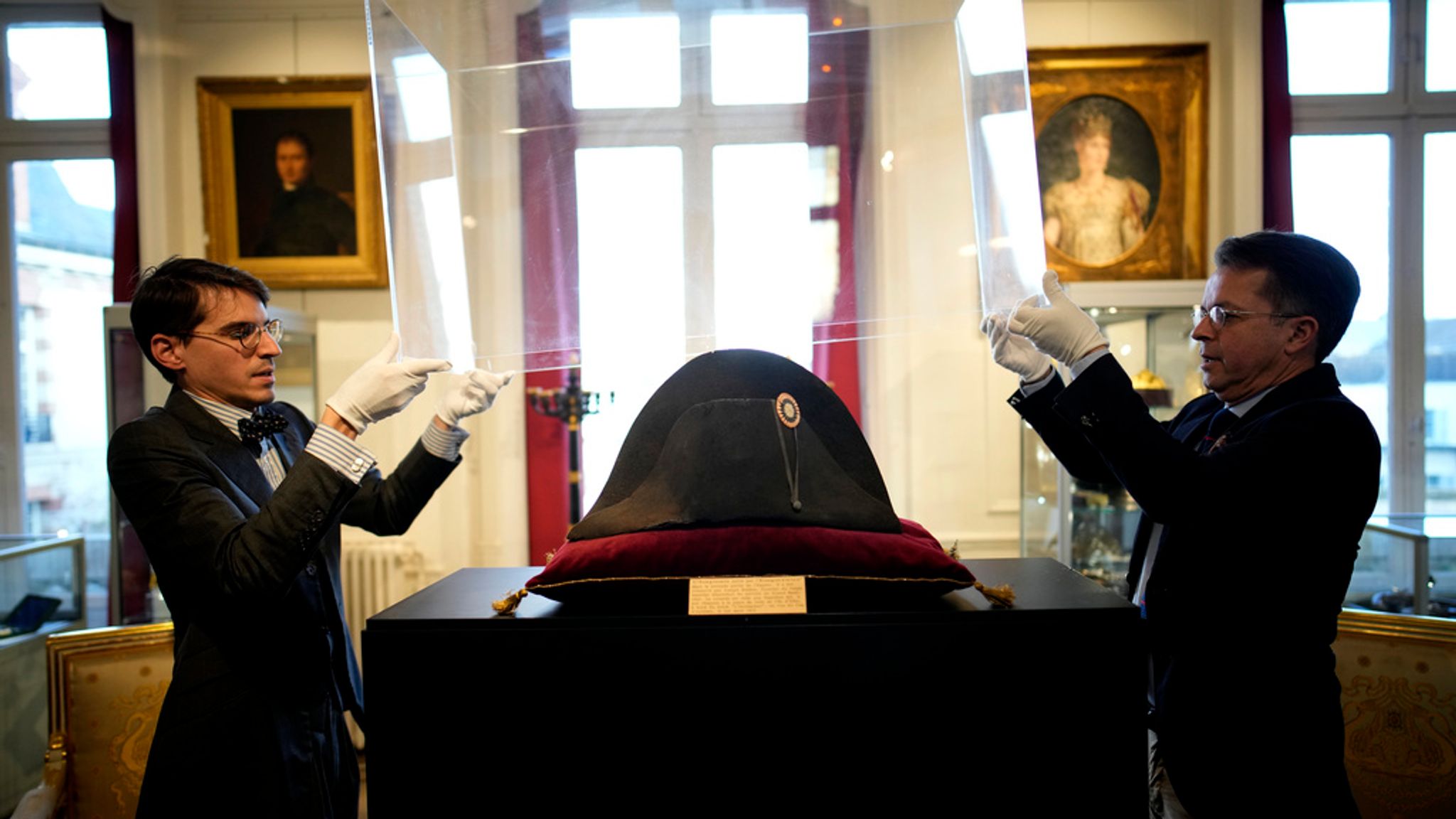 Hat belonging to Napoleon fetches record amount at auction in France ...