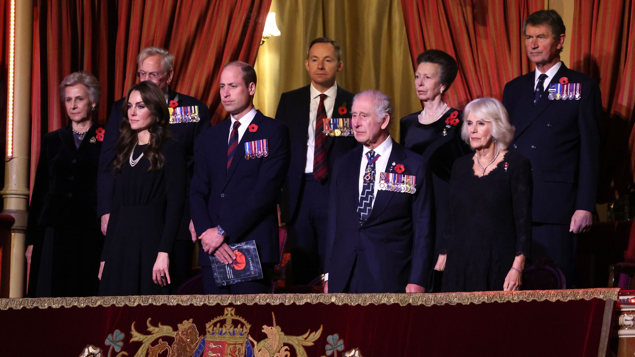 Emotional King unveils statues of late parents at the Royal Albert Hall ...