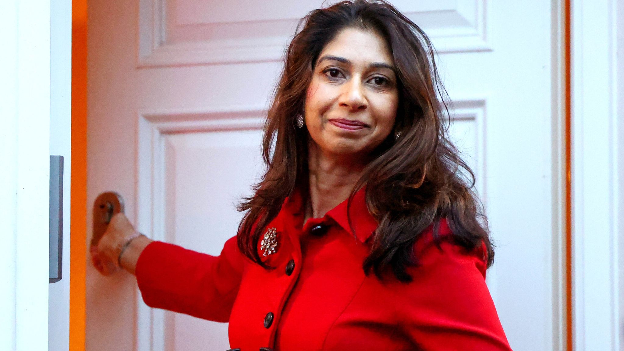 Suella Braverman urges Rishi Sunak to 'change course' over Rwanda bill ...