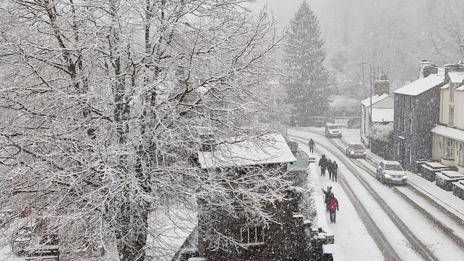 Wild weather: Heavy snowfall hits Cumbria, as warnings are extended across UK | News UK Video ...