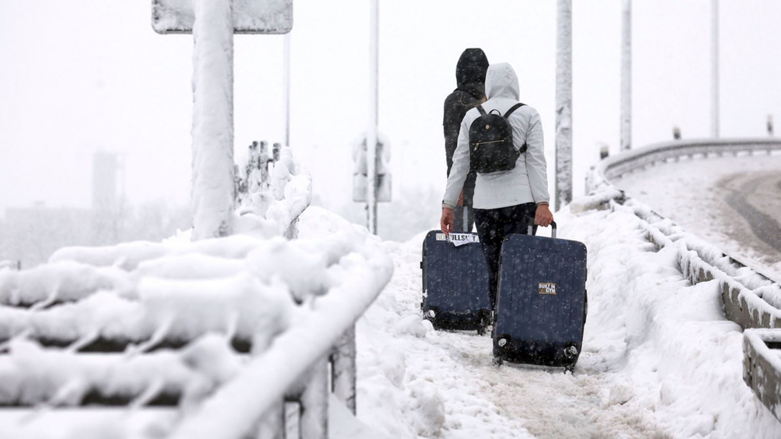 Weather in pictures: Snow blankets parts of UK | Weather News | Sky News