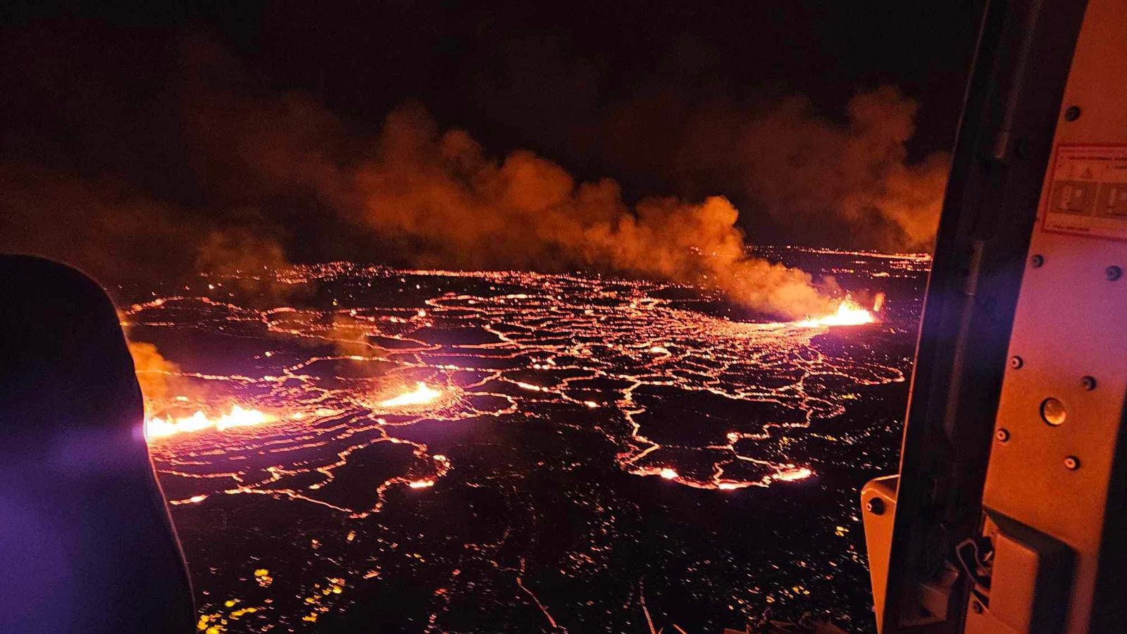 Iceland Volcano Eruption Sparks Gas Pollution Warning World News