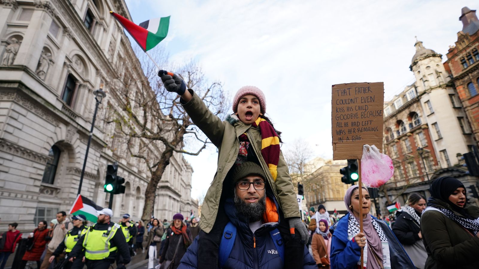 Tens of thousands of pro-Palestinian protesters march through London in ...